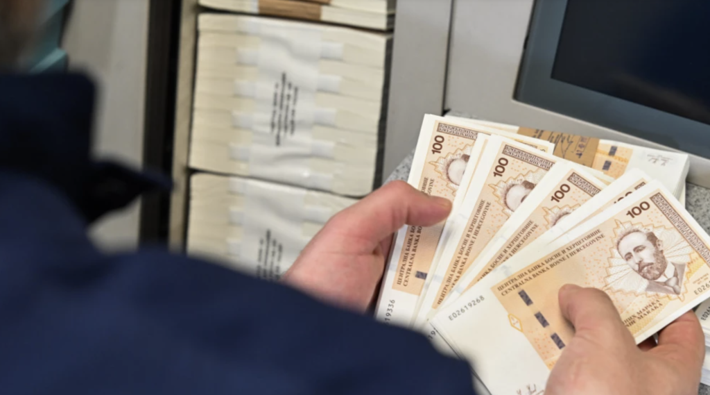 Zaposlenima u javnom sektoru po 1.500 maraka jednokratne pomoći