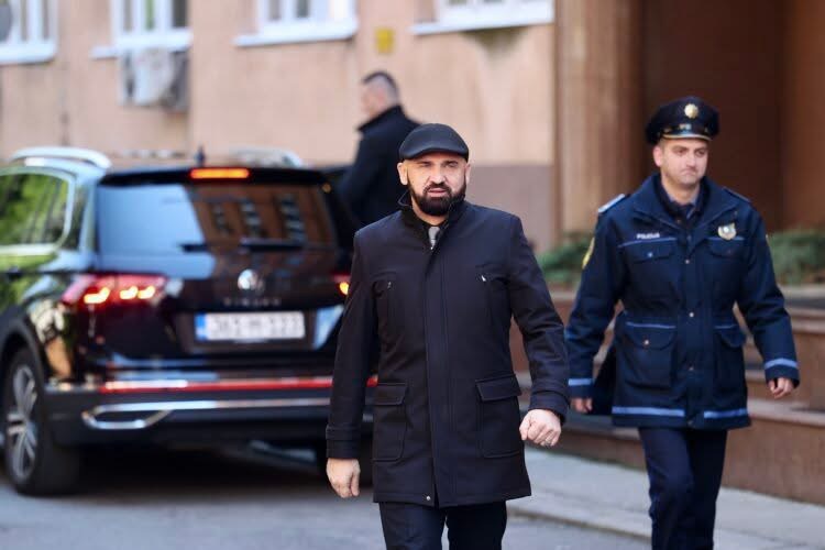 Isak: Podignute mjere sigurnosti, mađarski policajci mogu Dodiku nosit namještaj