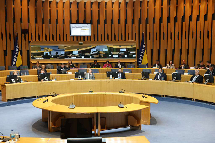 RASPAD SISTEMA: Državne vlasti više nema